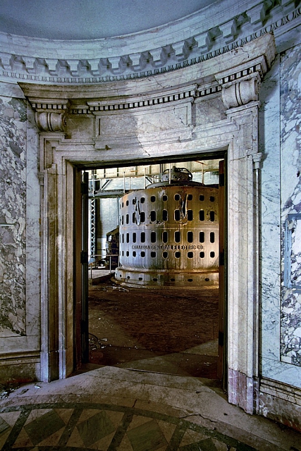Yves Marchand & Romain Meffre, Industry, Photographie, Polka Galerie ...