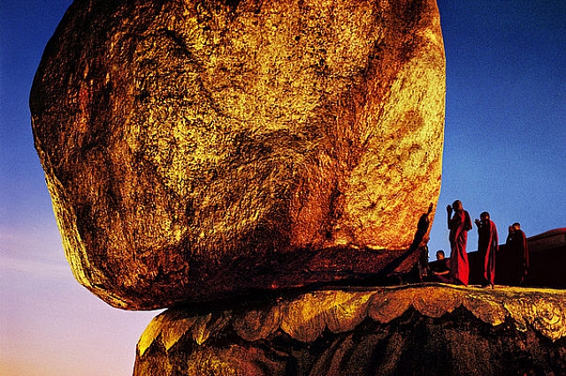 Steve McCurry, Photographs from the East, Photography, Museum für ...
