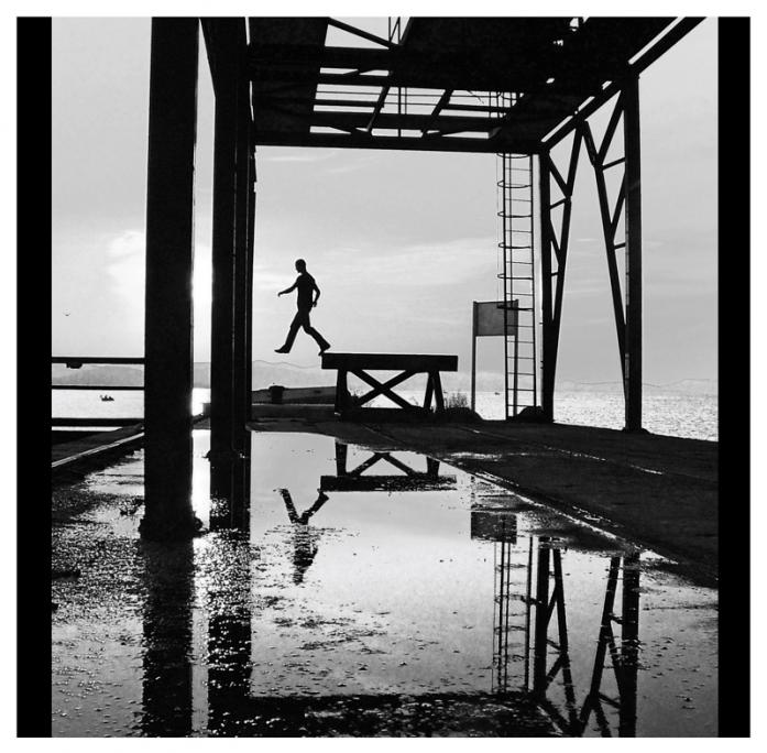 Dangler par Denis Vrkic, Photographie, Numérique | Art Limited