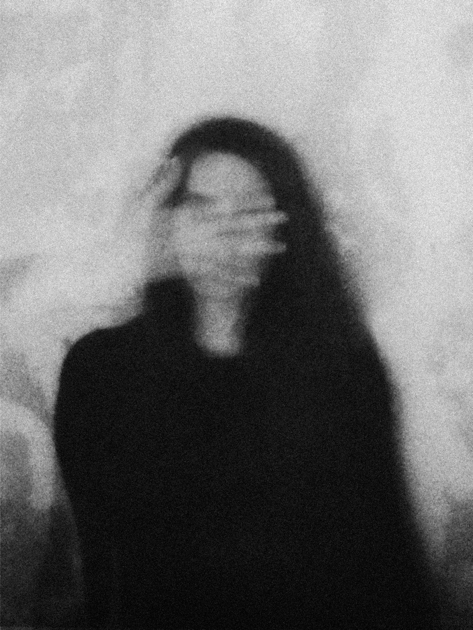 I think I am a ghost par Philomena Famulok, Photographie, Film ...