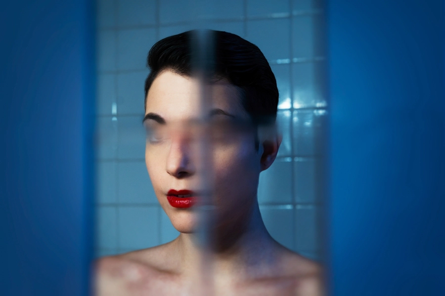 Once she looked at herself and she didn't recognize herself by Paola ...