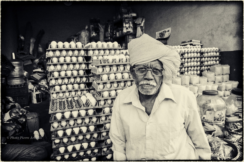 PORTRAIT INDIEN NO. 28 dit L'HOMME AUX OEUFS par Pierre Arnoldi, oeuvre ...