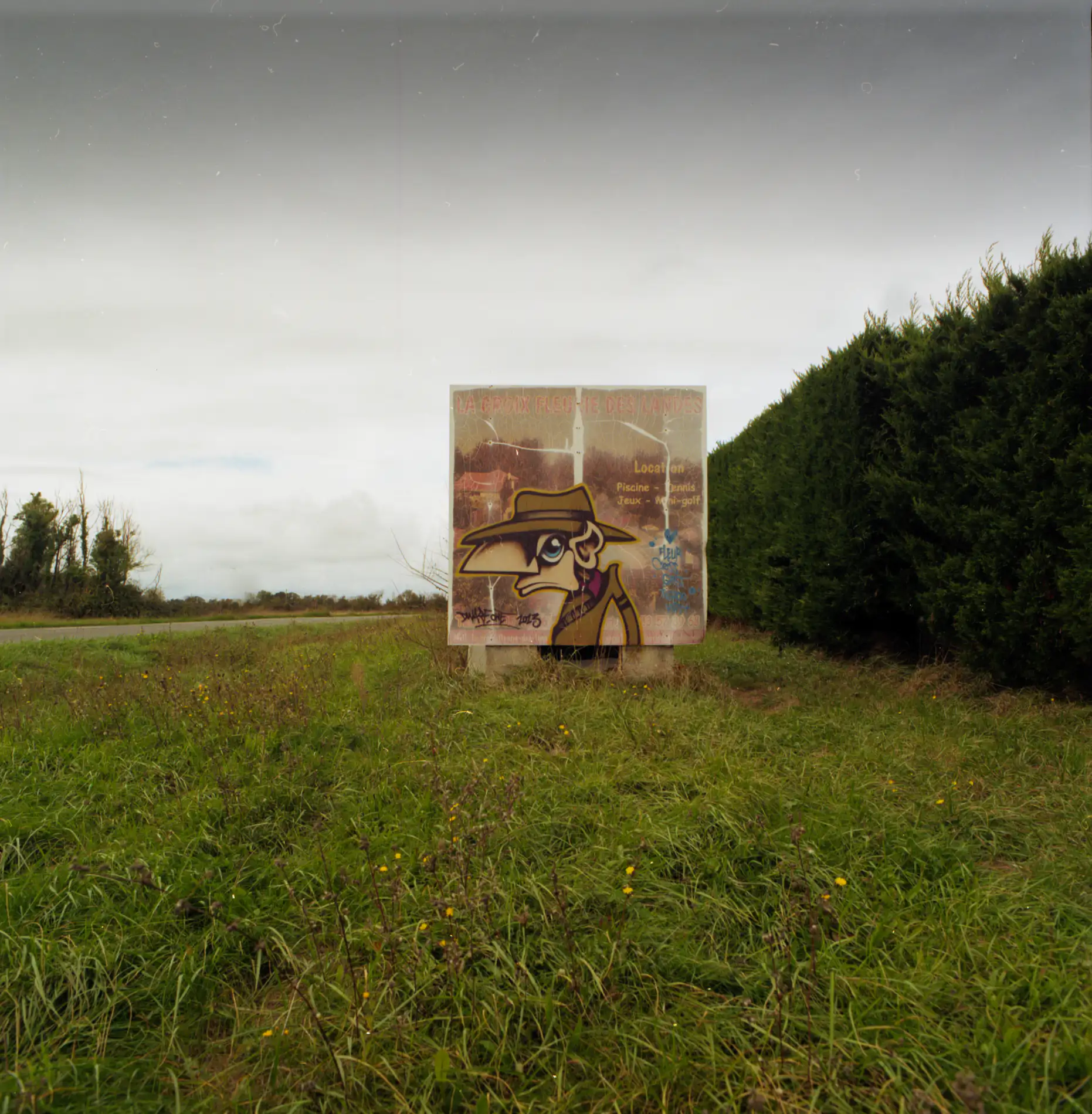 Tag sur le bord de la route by Serge Ricome, art work | Art Limited