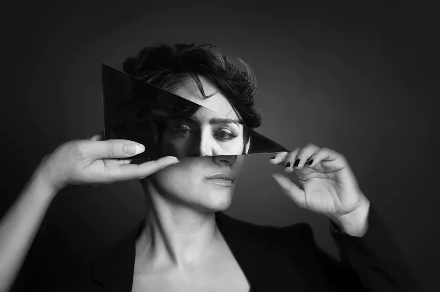 mirror reflection artist